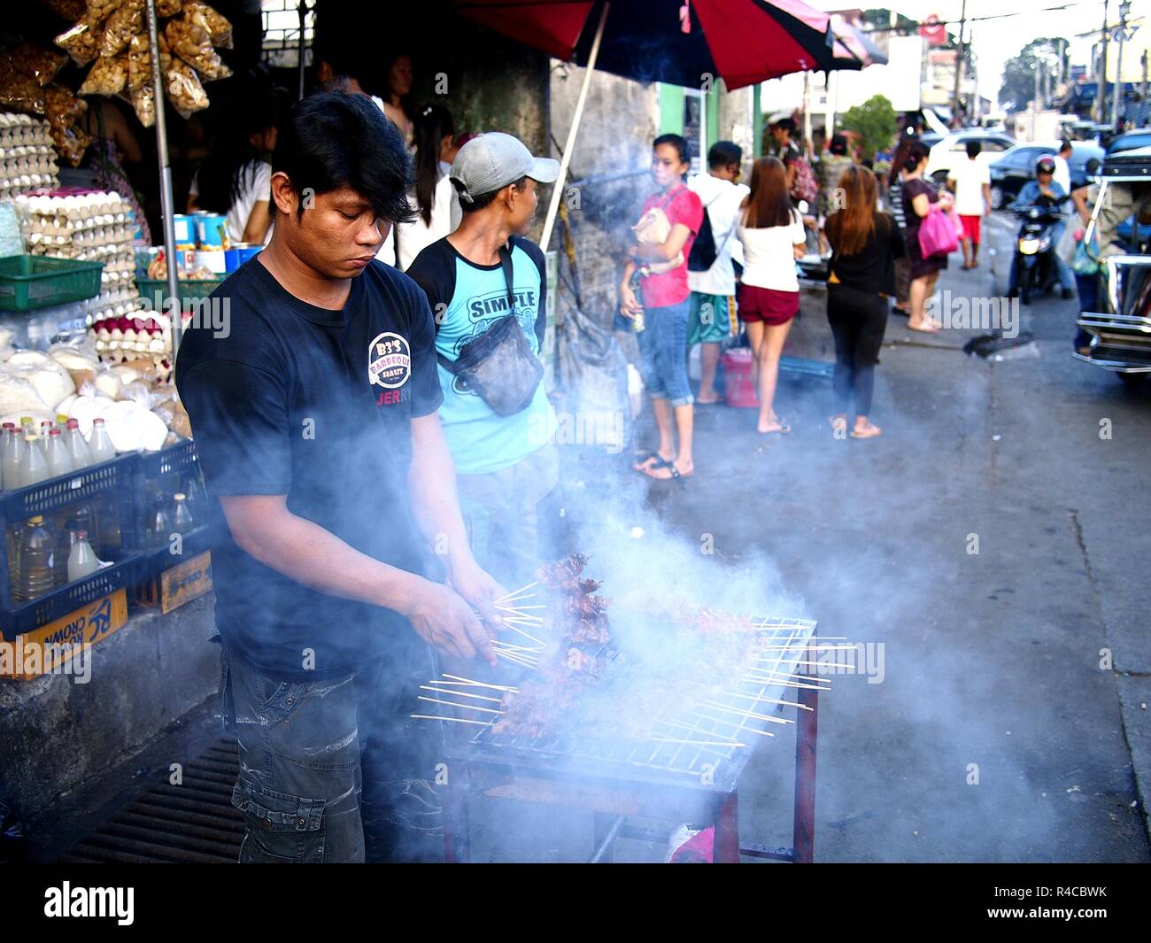 Makeshift street vendor stall hi-res stock photography and images - Alamy