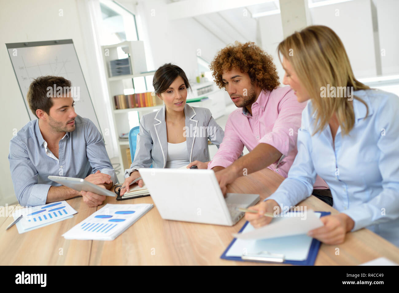Office team laughing around table hi-res stock photography and images ...