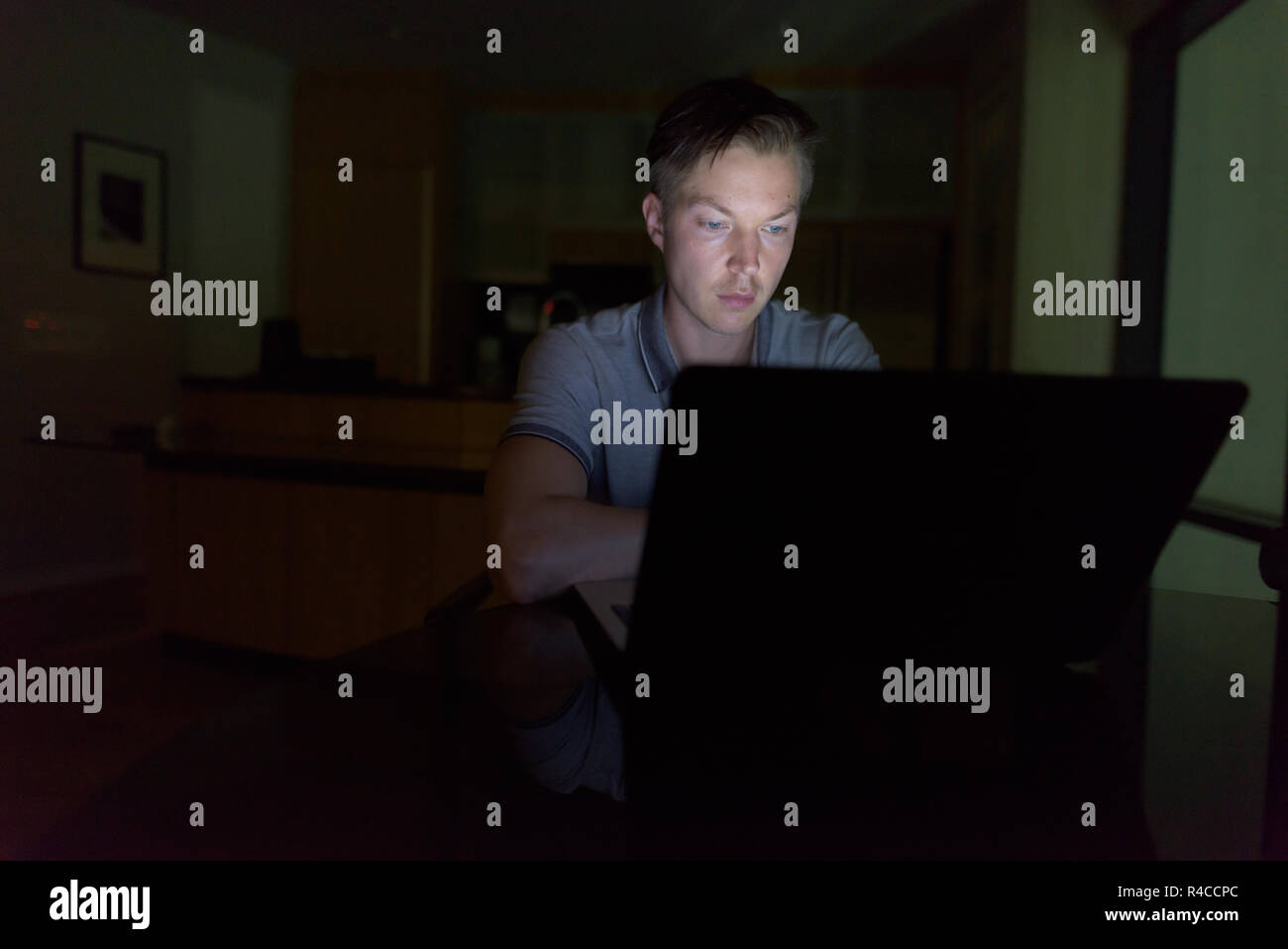 Person in dark room hi-res stock photography and images - Alamy