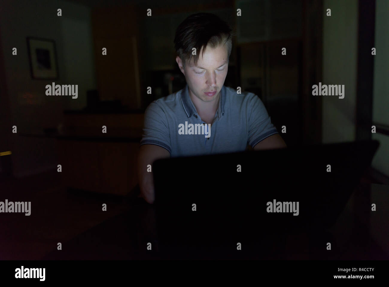 Man and computer and dark room hi-res stock photography and images - Alamy