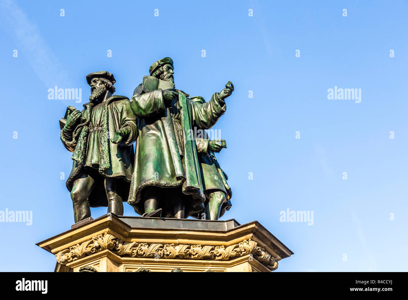 Johannes gutenberg bronze statue hi-res stock photography and images ...