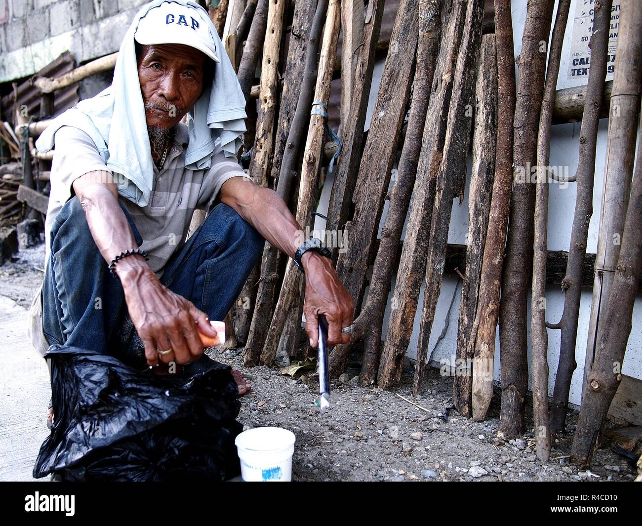Poor Asian Man Stock Photos & Poor Asian Man Stock Images - Alamy