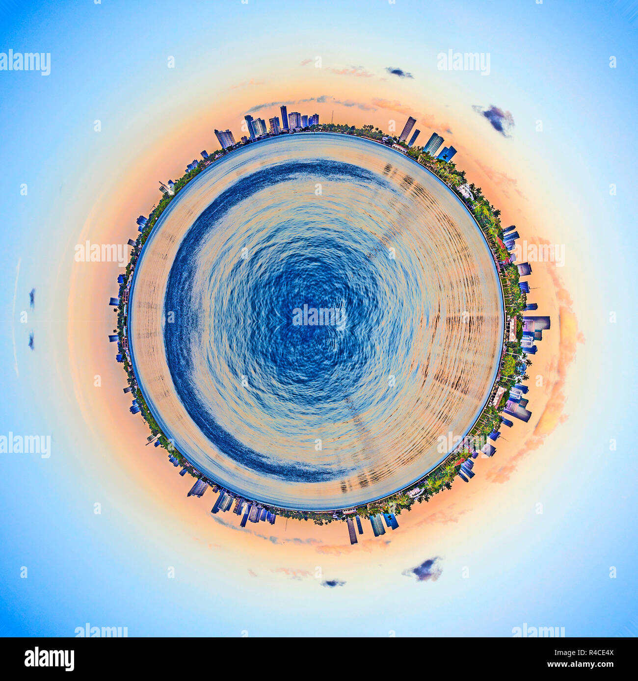 Round earth skyline sea hi-res stock photography and images - Alamy