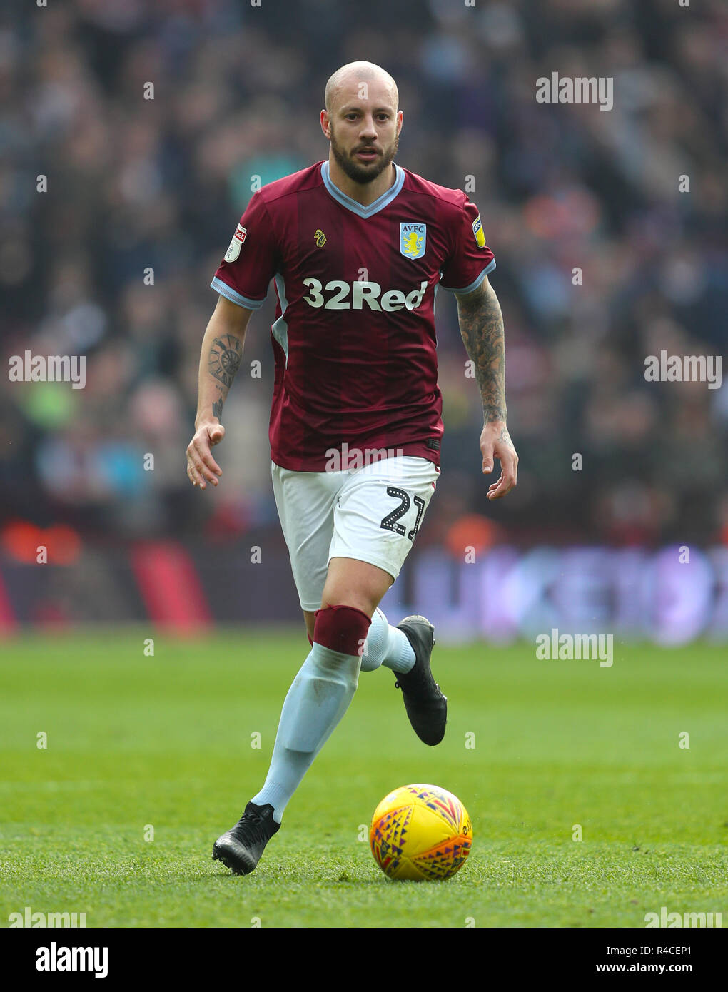 Aston Villa's Alan Hutton Stock Photo - Alamy