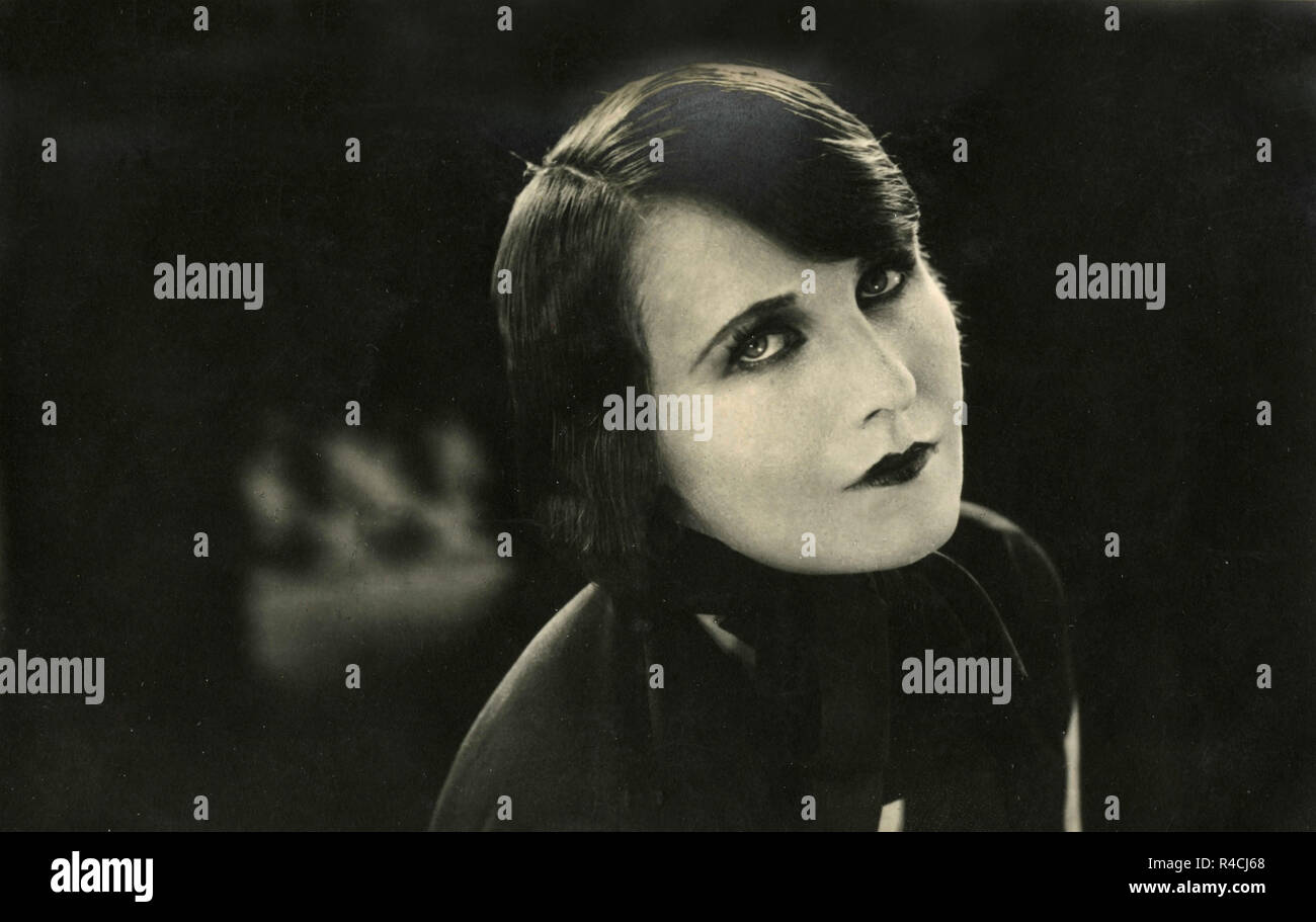 Hungarian actress Maria Corda in the movie L'Uomo più Allegro di Vienna ...
