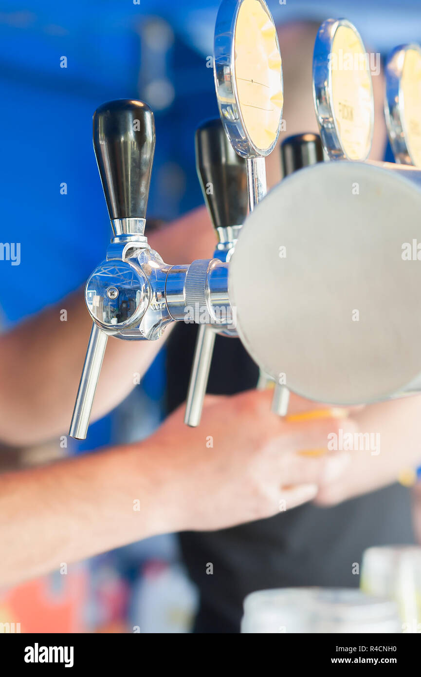 Root beer pouring hi-res stock photography and images - Alamy