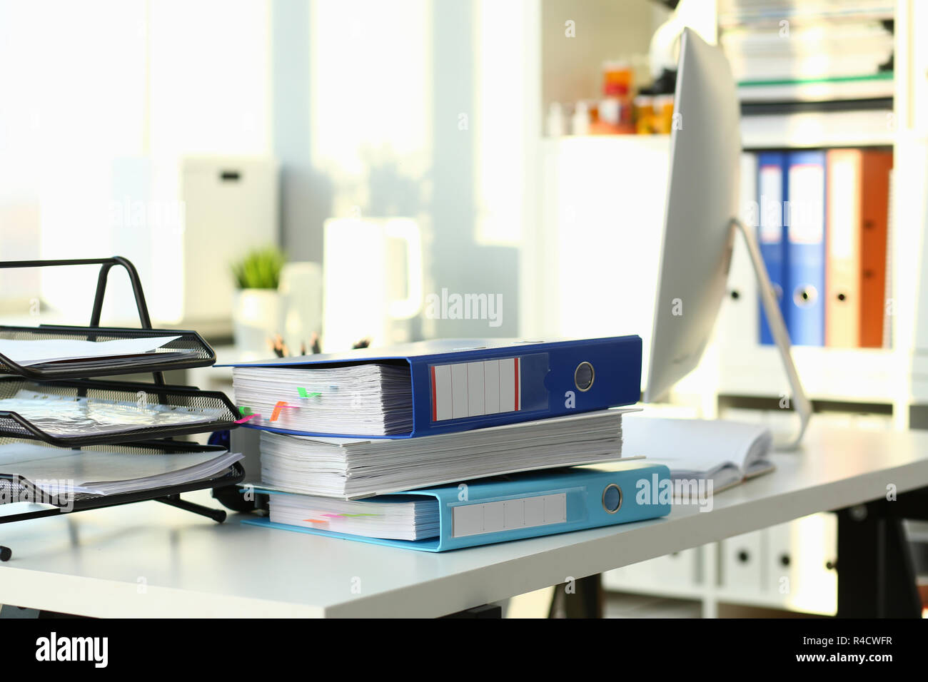 Imac computer on table hi-res stock photography and images - Alamy