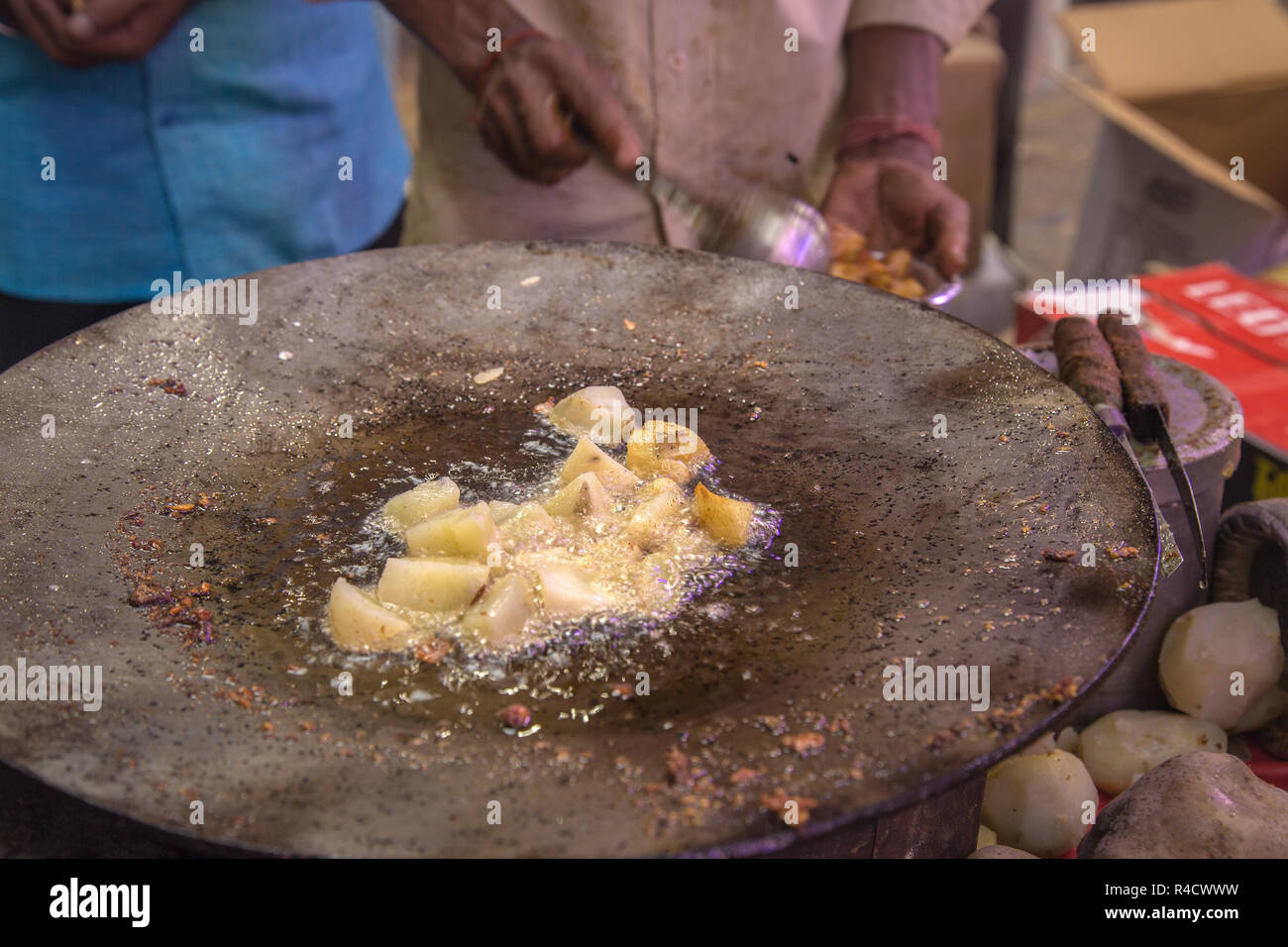 Man cooks potato snack at Delhi Street Food Stock Photo - Alamy