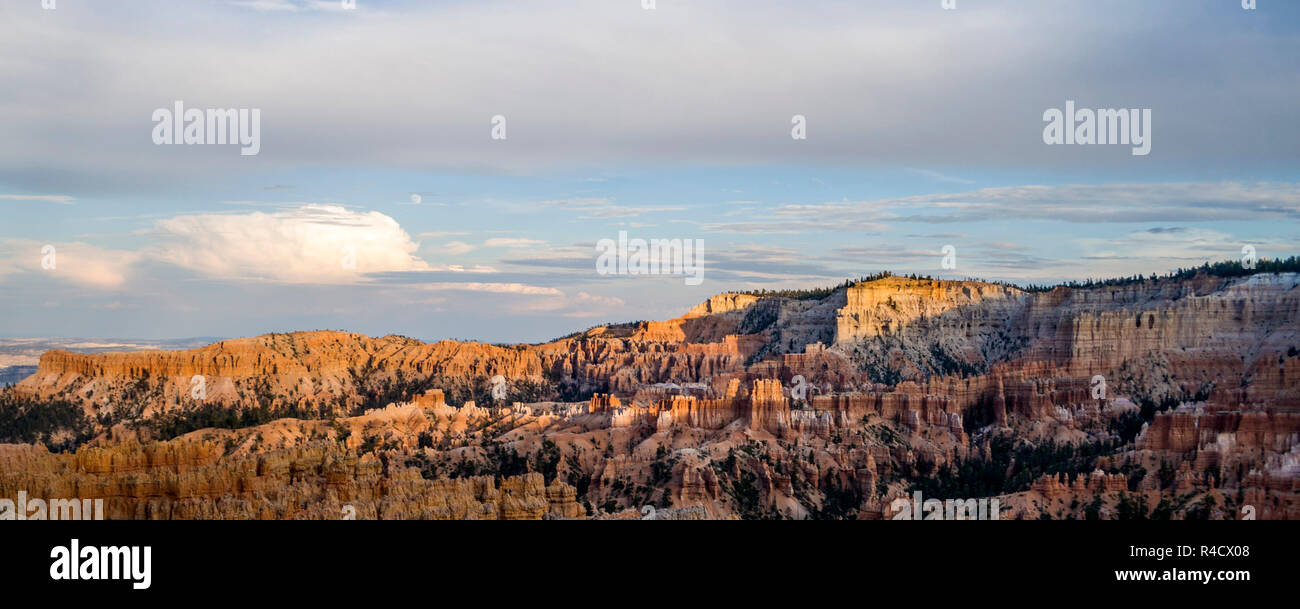 Red rocks amphitheater moon hi-res stock photography and images - Alamy