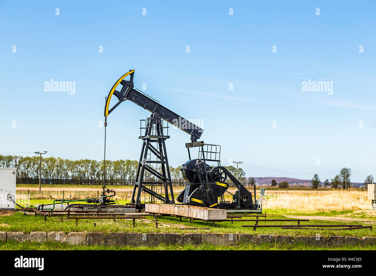 Fracking rig at night hi-res stock photography and images - Alamy