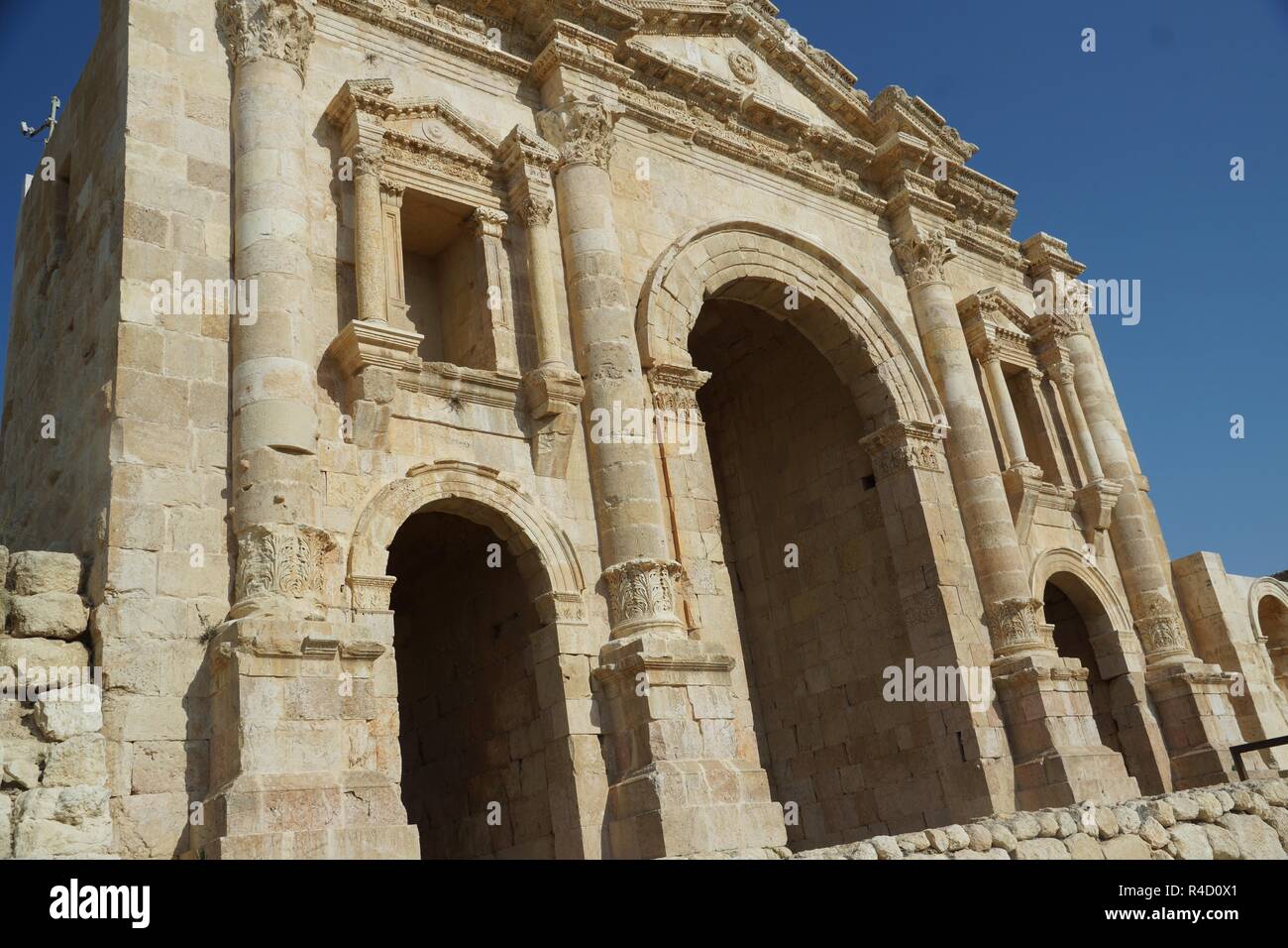 Arch of Hadrian in Jerash, Jordan Stock Photo - Alamy