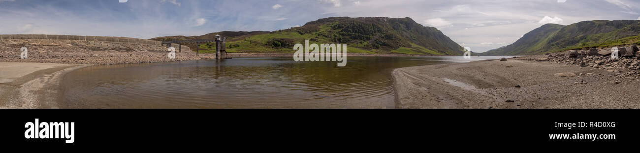 Llyn Cowlyd reservoir in the Snowdonia National Park, North Wales Stock ...