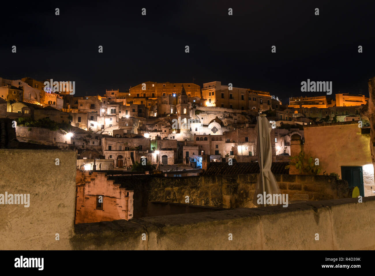 Well lit night sky hi-res stock photography and images - Alamy