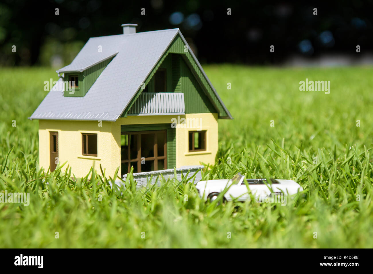 house and car Stock Photo - Alamy
