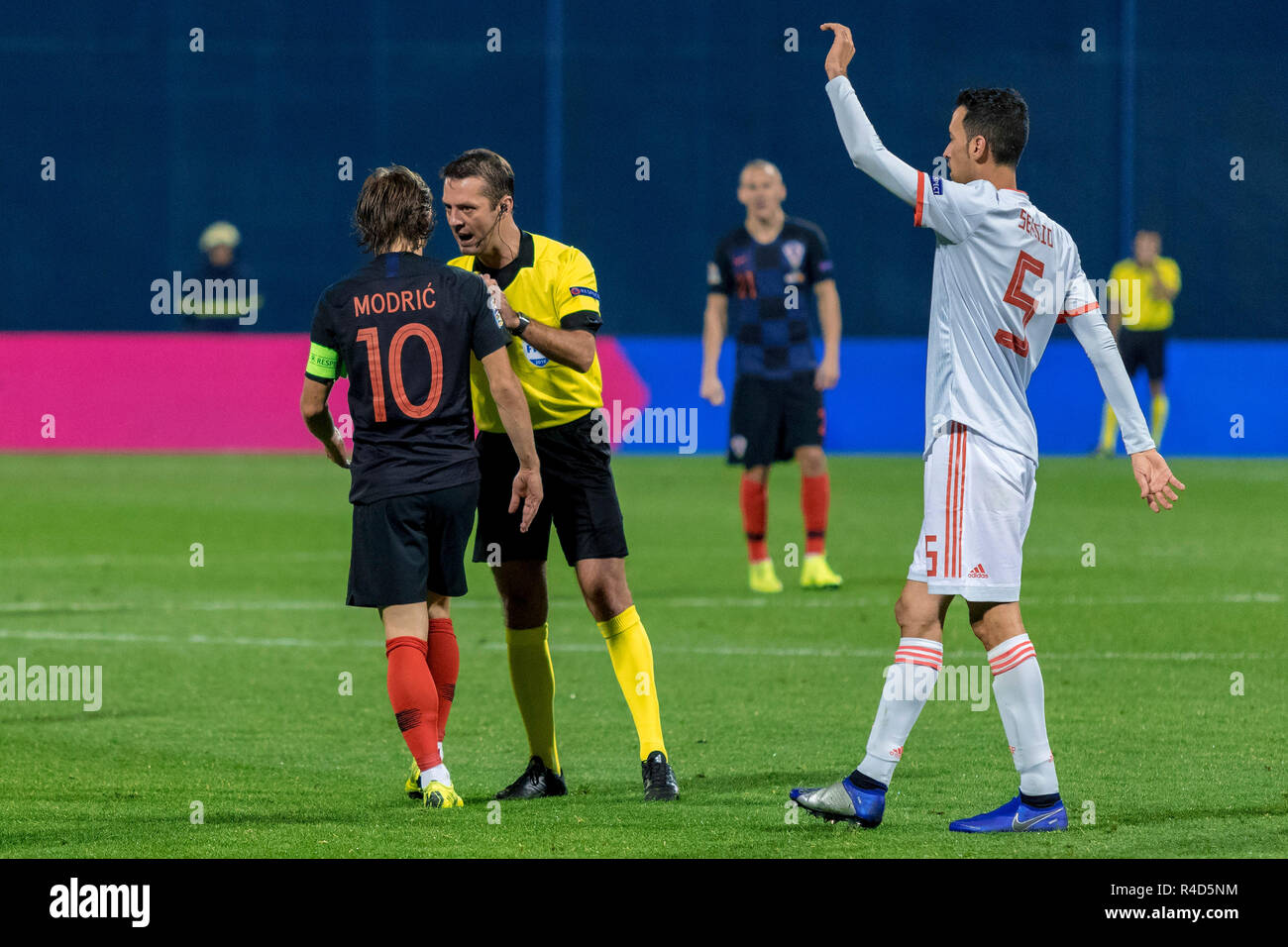 Arguing with referee hi-res stock photography and images - Alamy