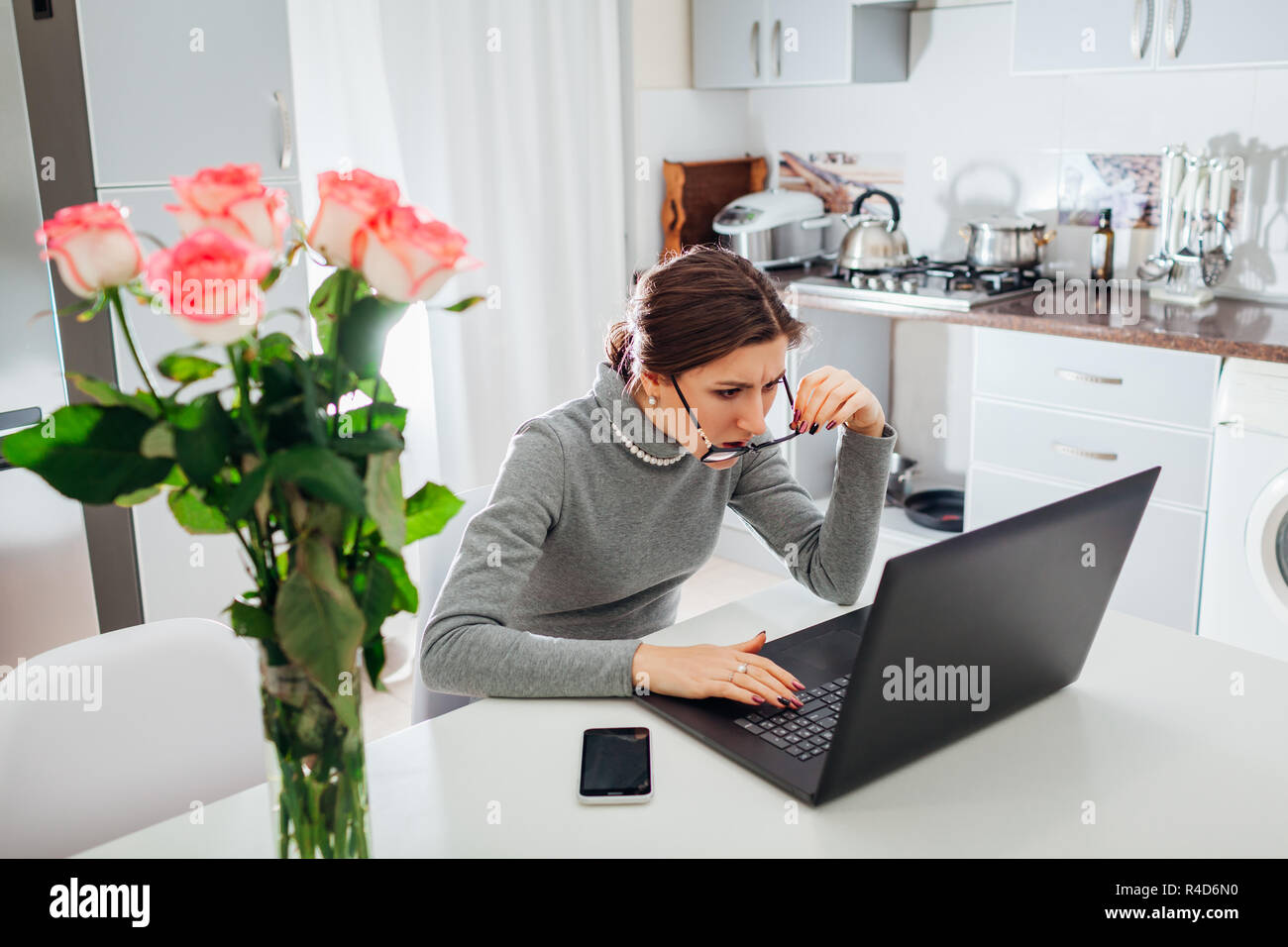 Staring at screen hi-res stock photography and images - Alamy