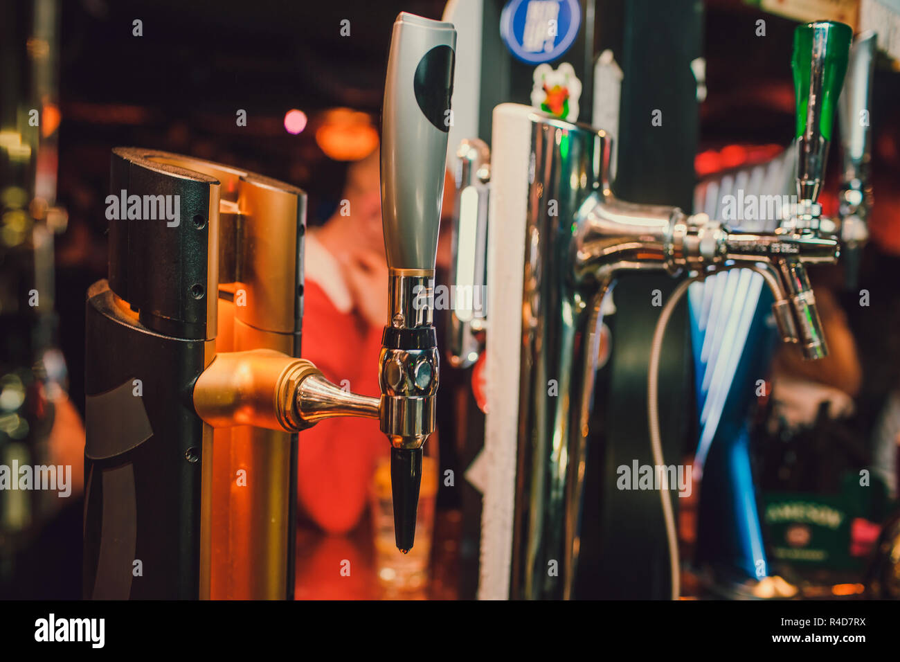Root beer pouring hi-res stock photography and images - Alamy