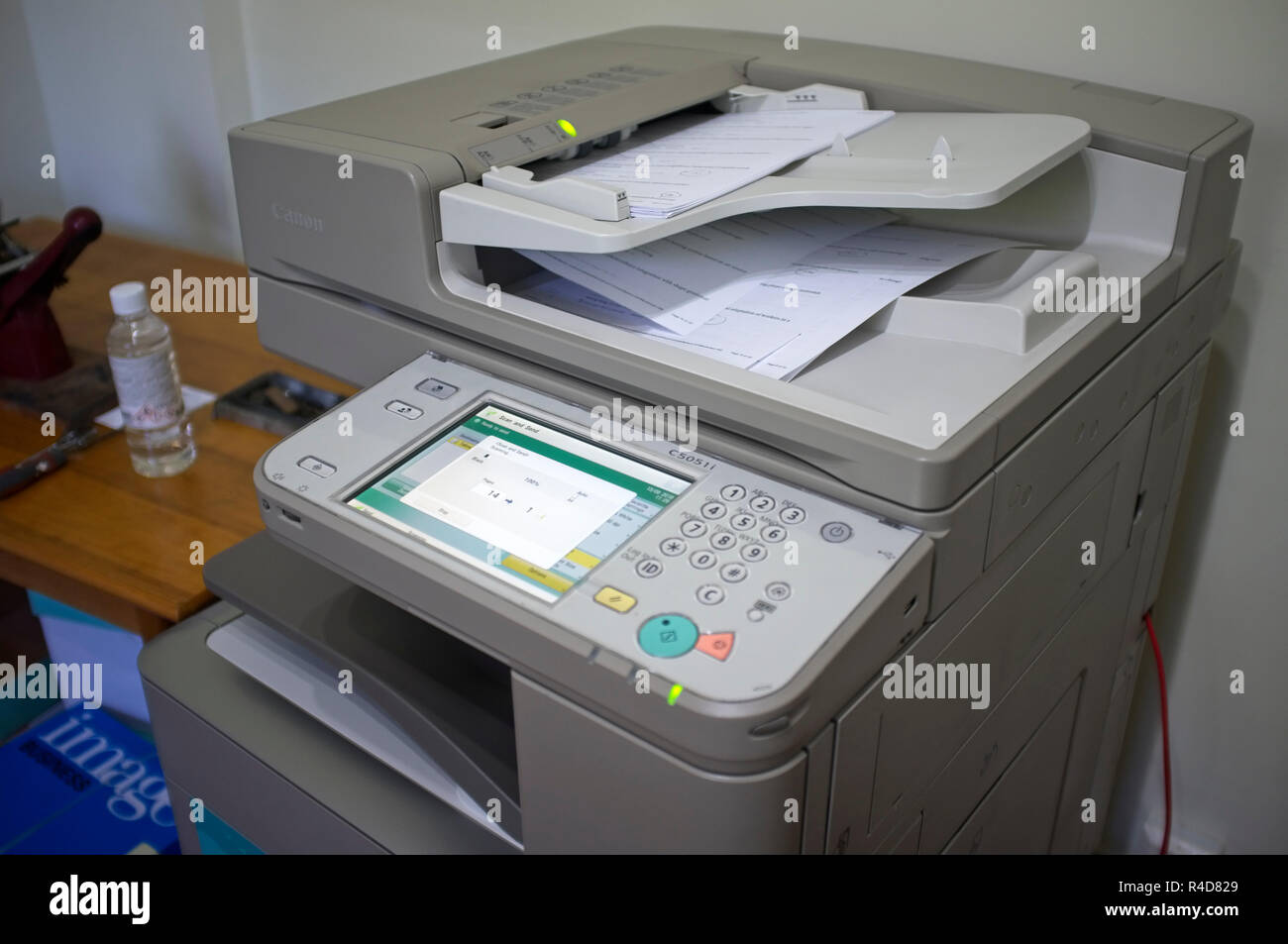 Scanning documents on an office printer/scanner Stock Photo - Alamy