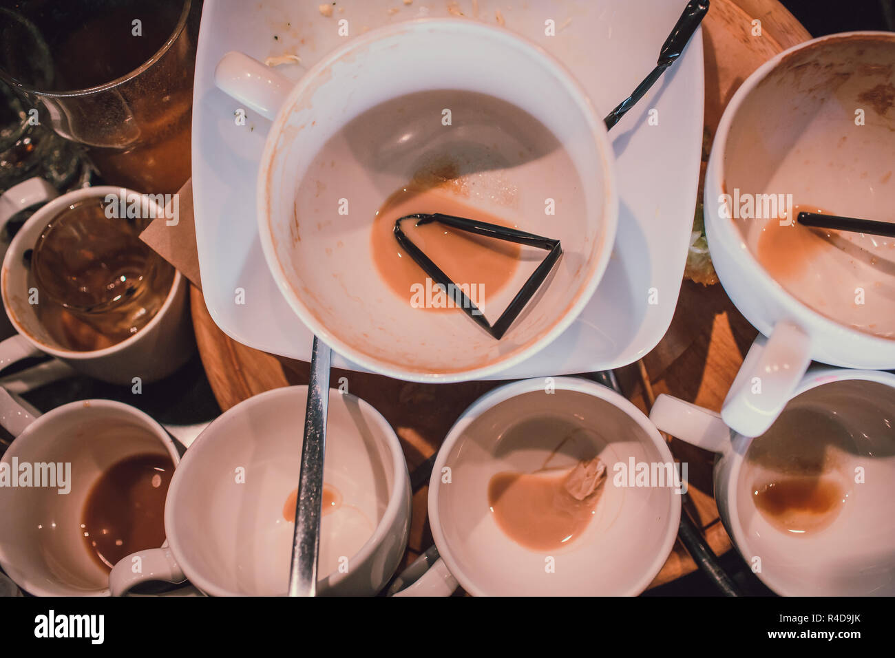 Washing up. White coffee cups in the kitchen sink Stock Photo - Alamy