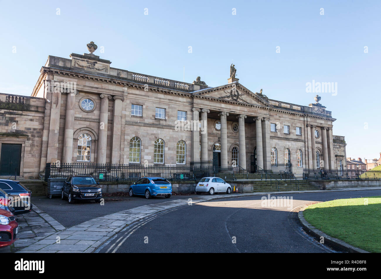 York crown court building hi-res stock photography and images - Alamy