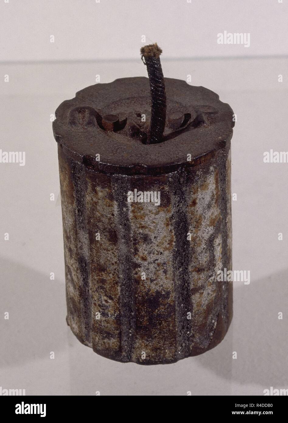 BOMBA DE MANO DE MECHA DE FABRICACION ARTESANAL. Location: PRIVATE ...