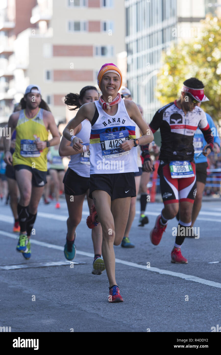 First female marathon runner hi-res stock photography and images - Alamy