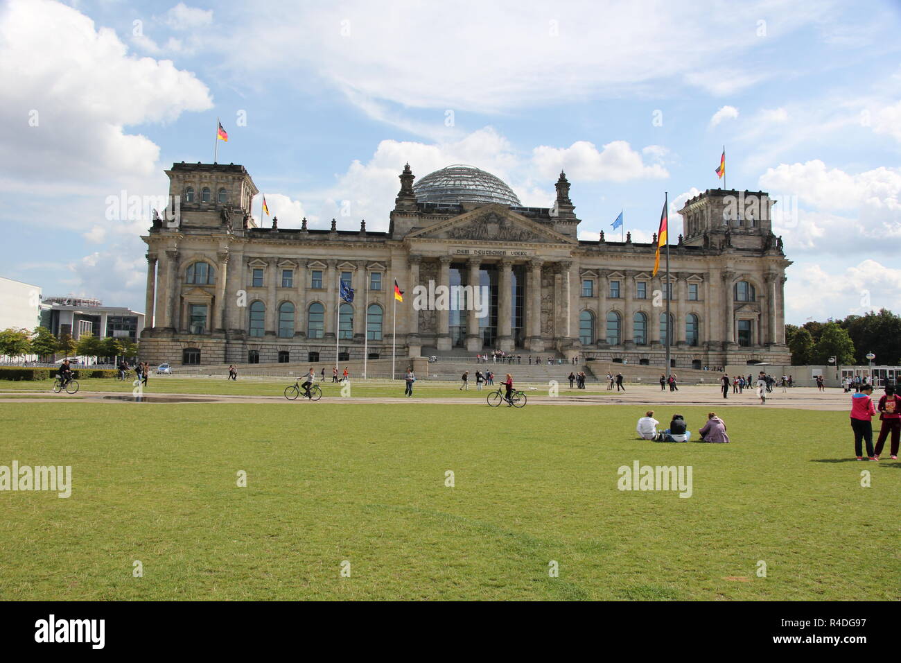 Berlin skyline reichstag hi-res stock photography and images - Alamy