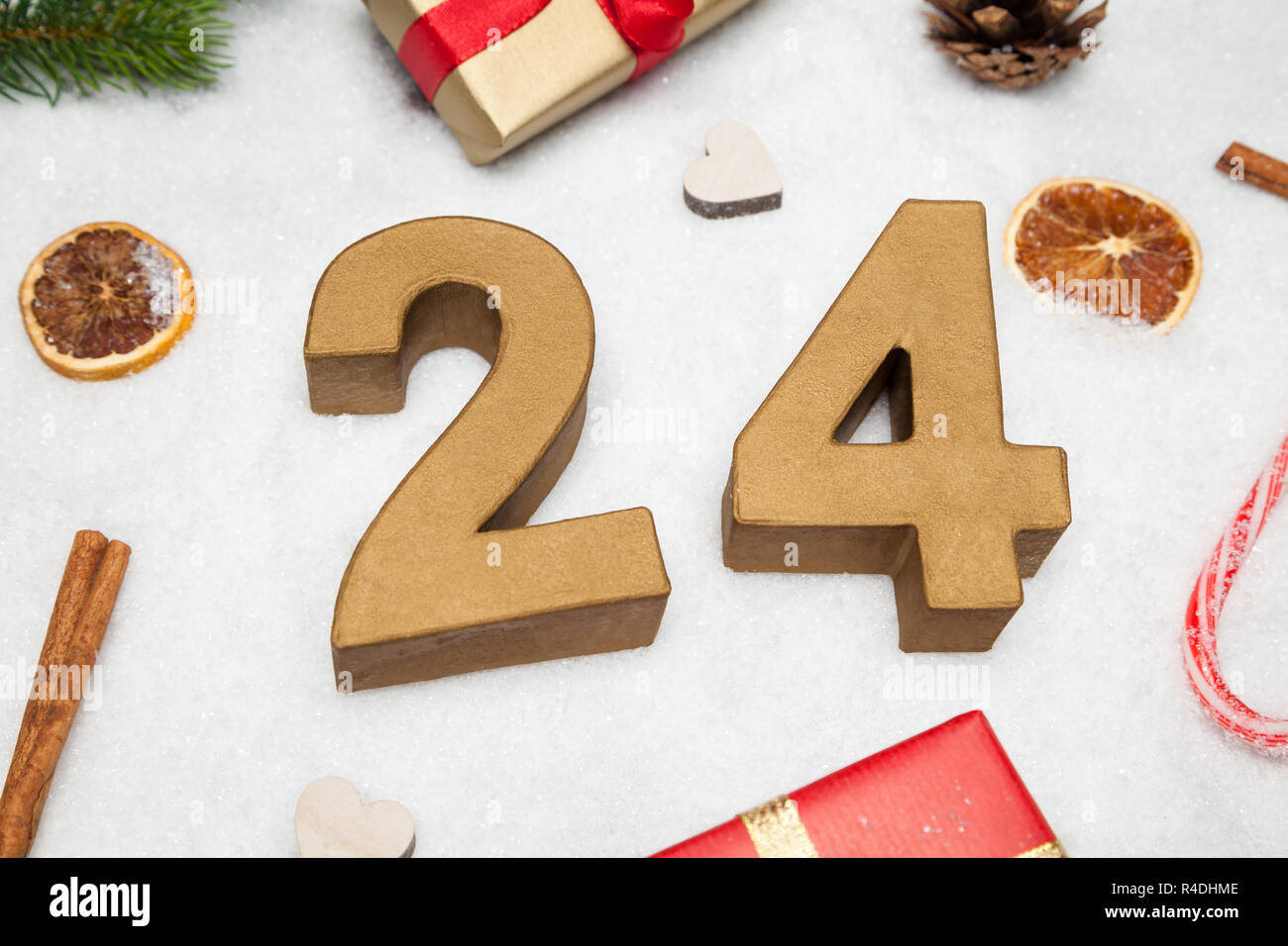 24 24th december christmas snow hi-res stock photography and images - Alamy