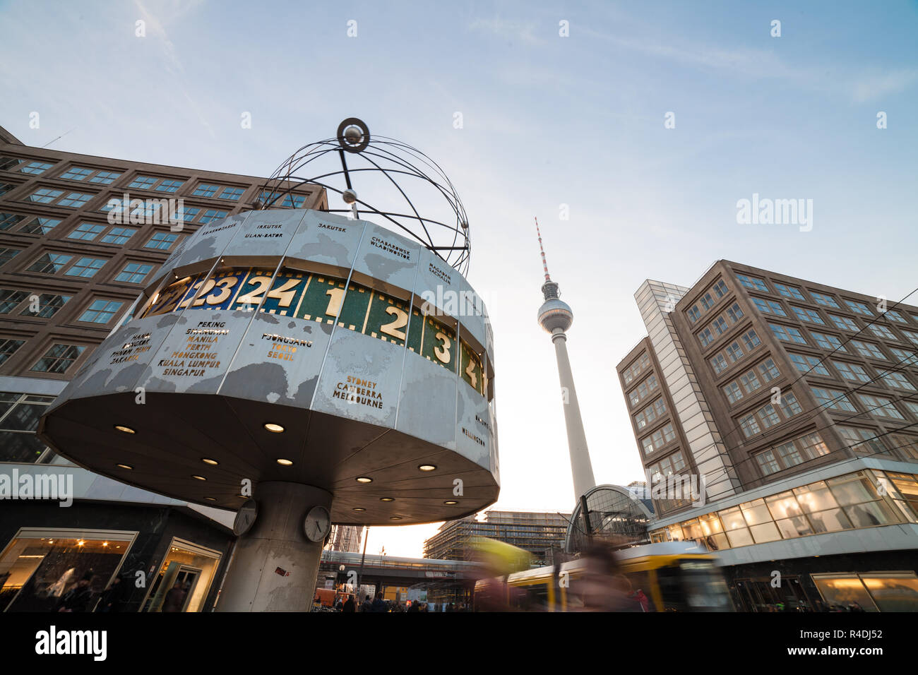 Weltzeituhr alexanderplatz ddr hi-res stock photography and images - Alamy