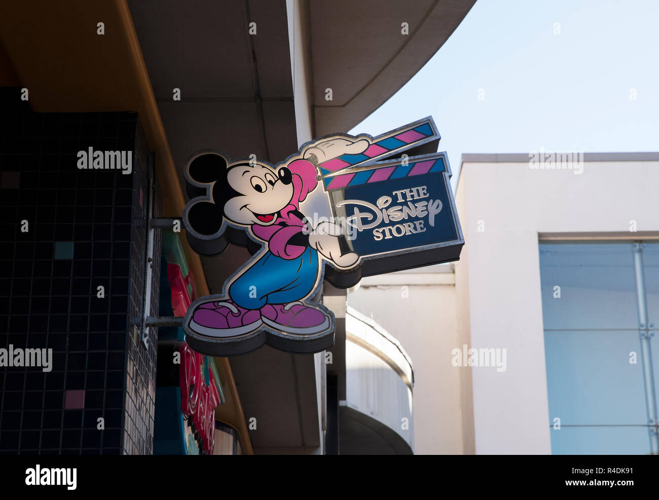 Walt disney company logo mickey mouse hi-res stock photography and ...