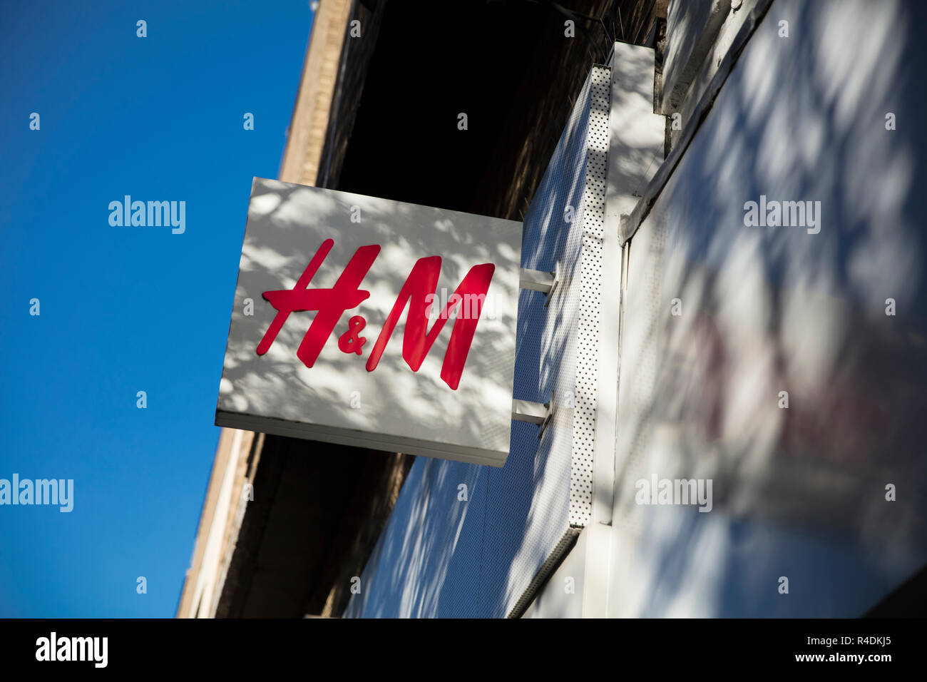 Nottingham, Nottinghamshire, UK: October 2018: H&M Sign Stock Photo - Alamy