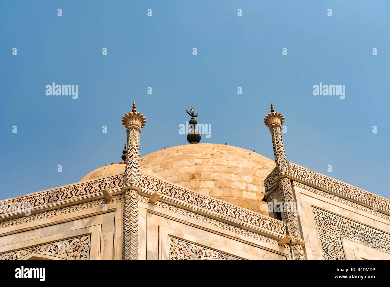 Close up beautiful building of Taj Mahal. Agra, India Stock Photo - Alamy