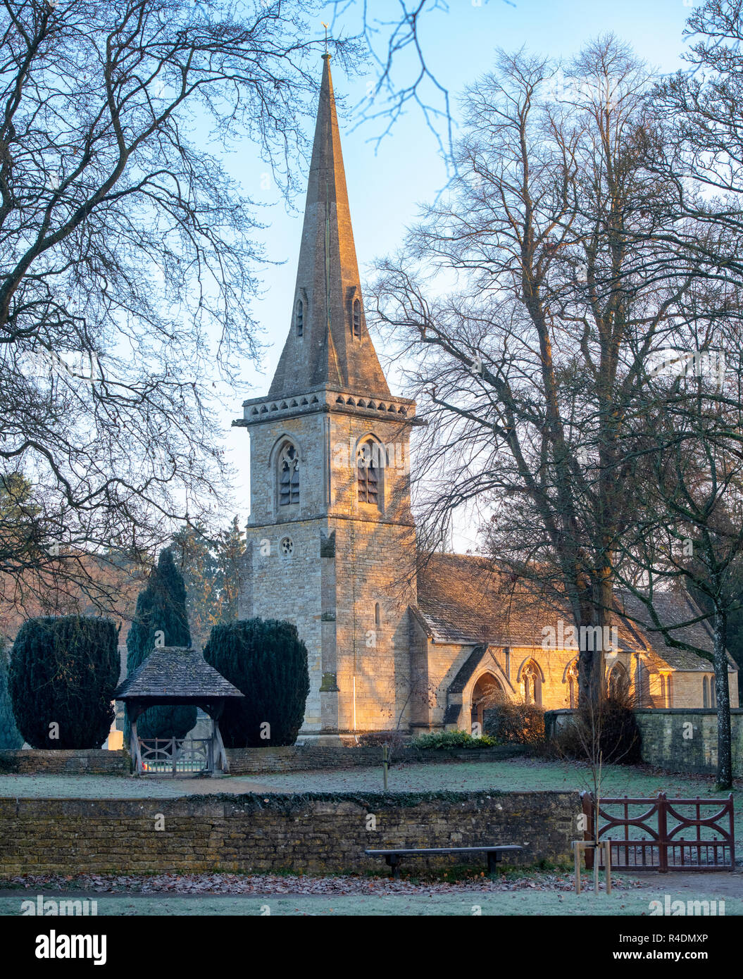 St. Mary’s Church in Lower Slaughter village in the november frost ...