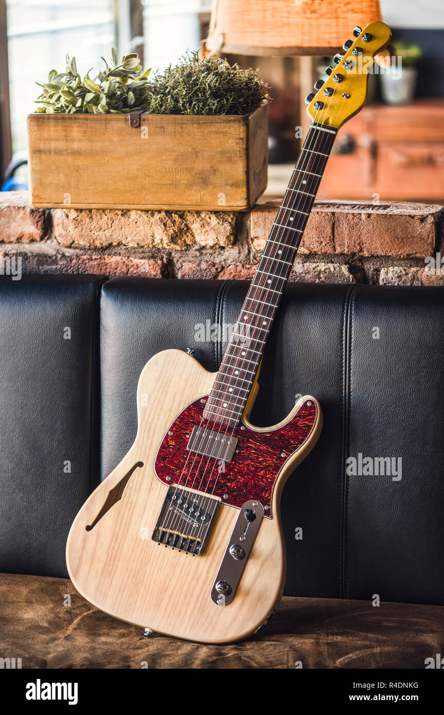 Leaning against the couch hi-res stock photography and images - Alamy