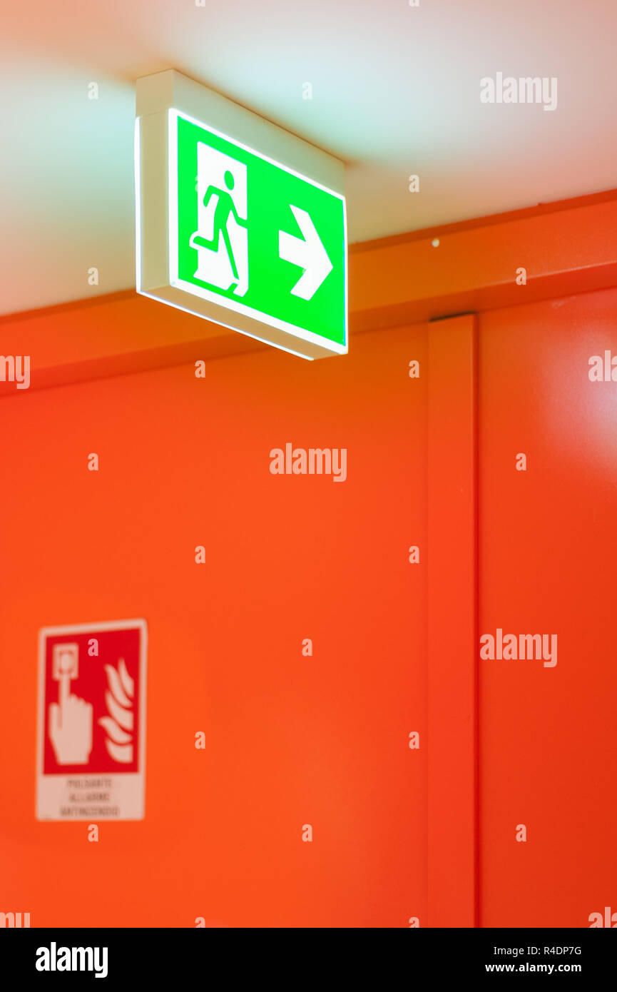 Exit signal hi-res stock photography and images - Alamy