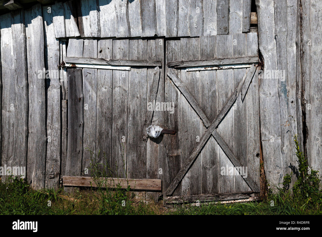 Classic wooden farm gate hi-res stock photography and images - Alamy
