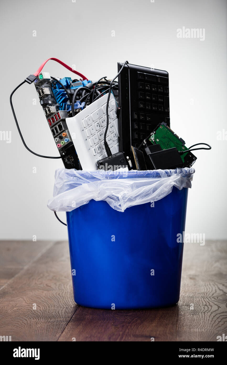 Old fashioned metal dustbin hi-res stock photography and images - Alamy