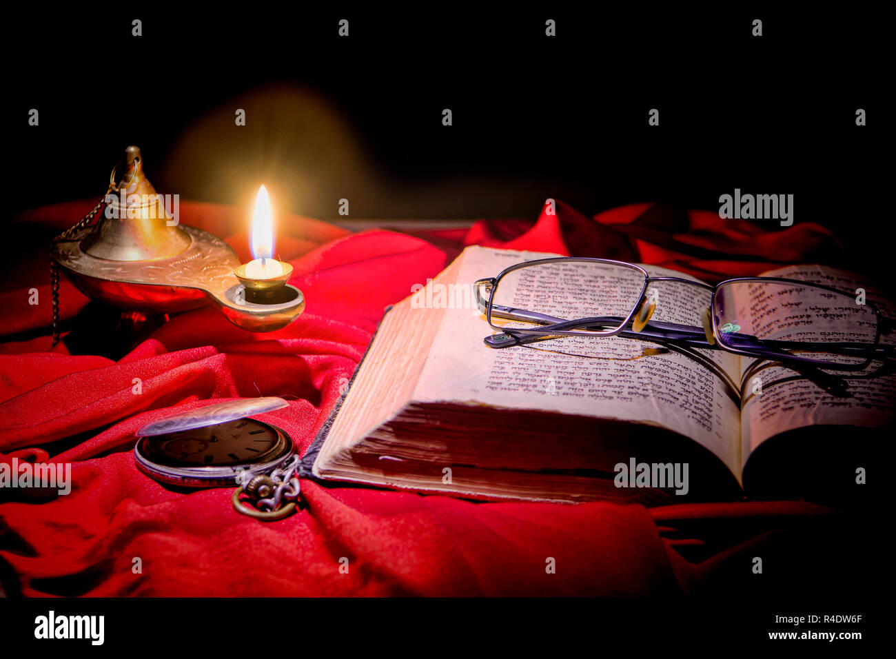 Torah reading table hi-res stock photography and images - Alamy