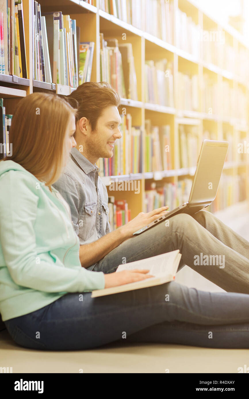Students high school library computers hi-res stock photography and ...