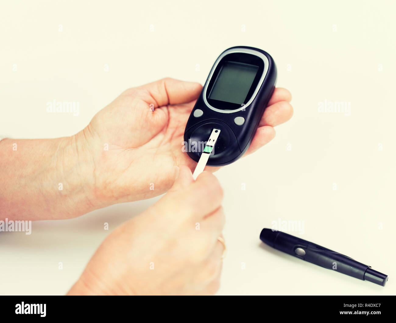 senior woman with glucometer checking blood sugar Stock Photo - Alamy