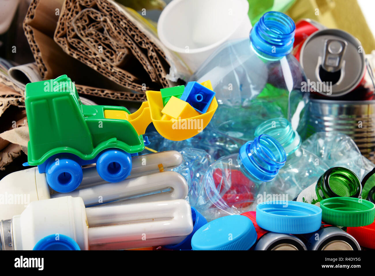 Recyclable garbage consisting of glass, plastic, metal and paper Stock ...