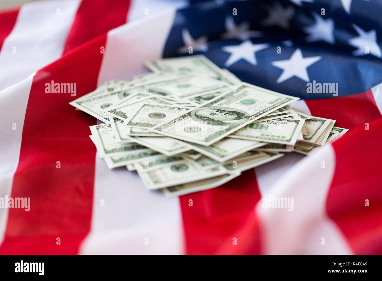 Frog paper model hi-res stock photography and images - Alamy