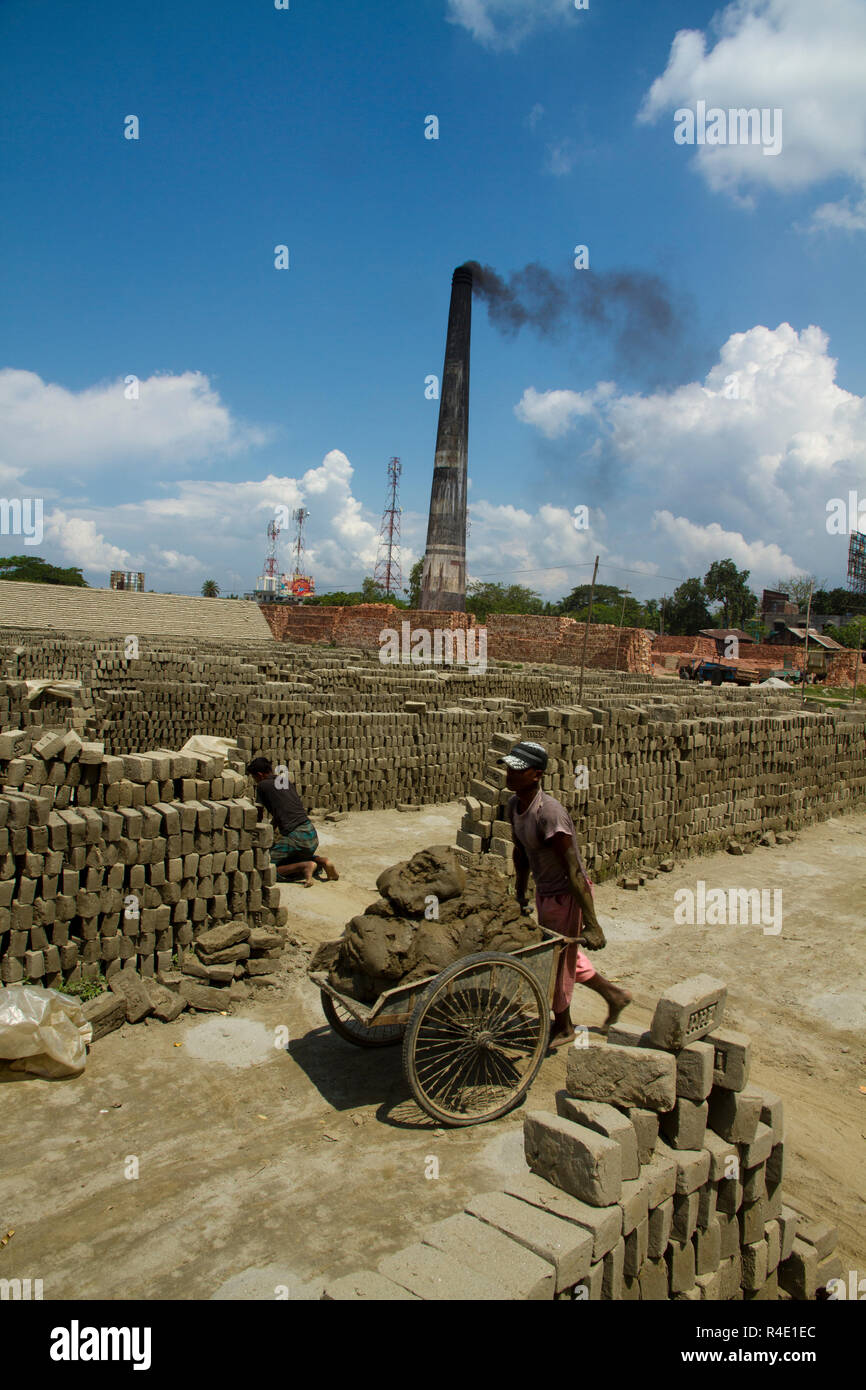 Brickyard at Maoa. Munshiganj, Bangladesh Stock Photo - Alamy
