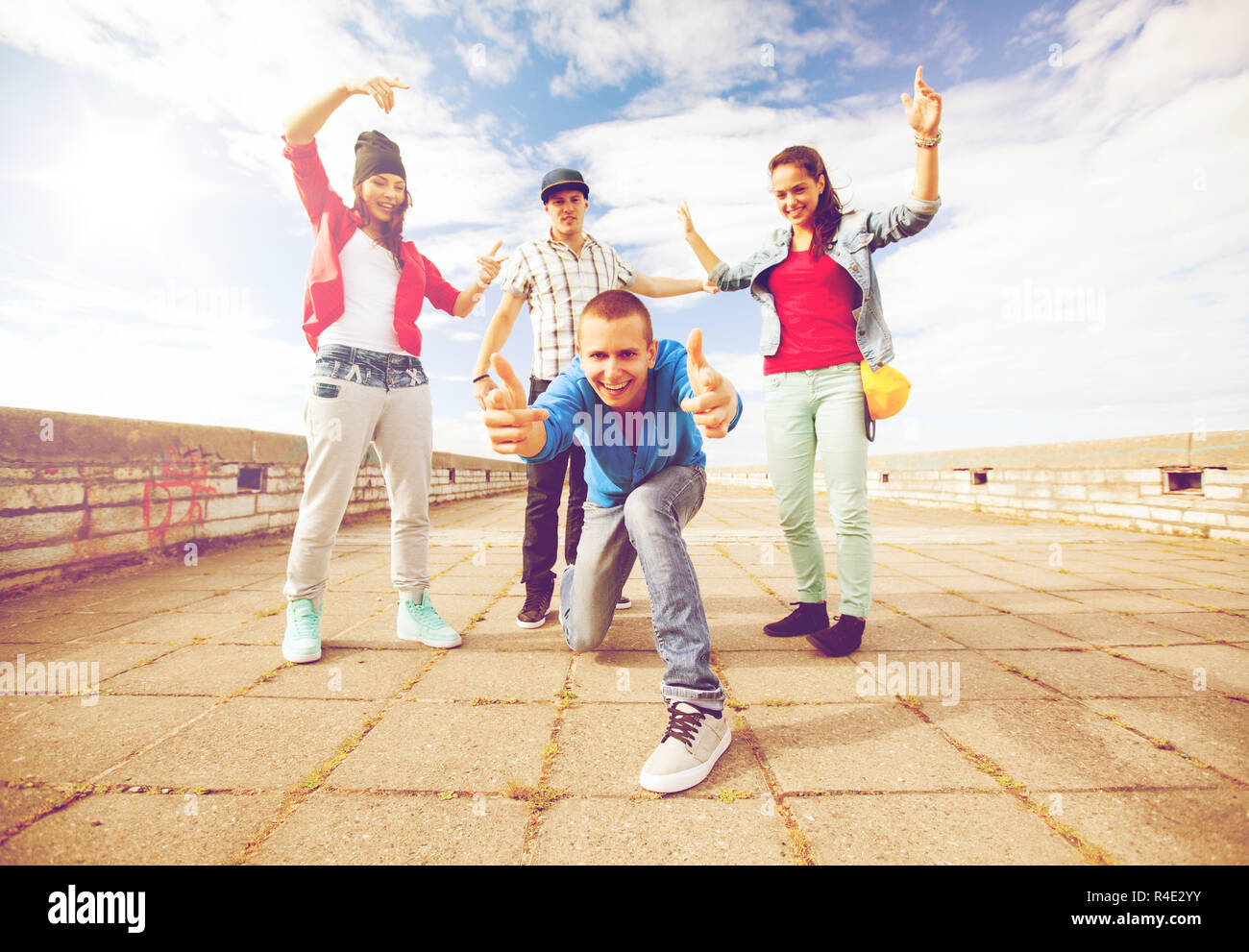 Men break dancing teenagers breakdancing hi-res stock photography and ...