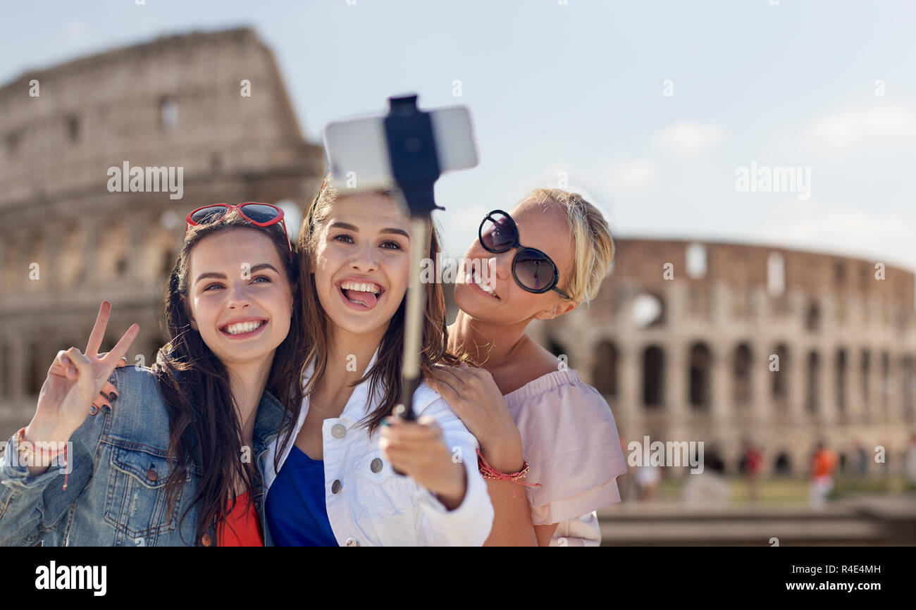 Group women coliseum rome italy hi-res stock photography and images - Alamy