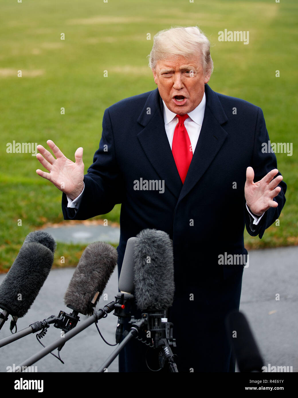 Washington, USA. 26th Nov, 2018. U.S. President Donald Trump speaks to ...