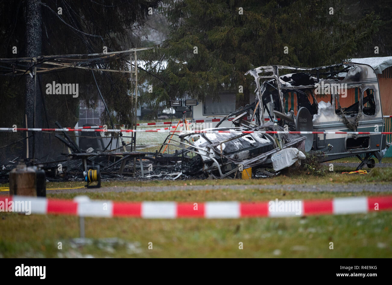 Burnt down trailer hi-res stock photography and images - Alamy