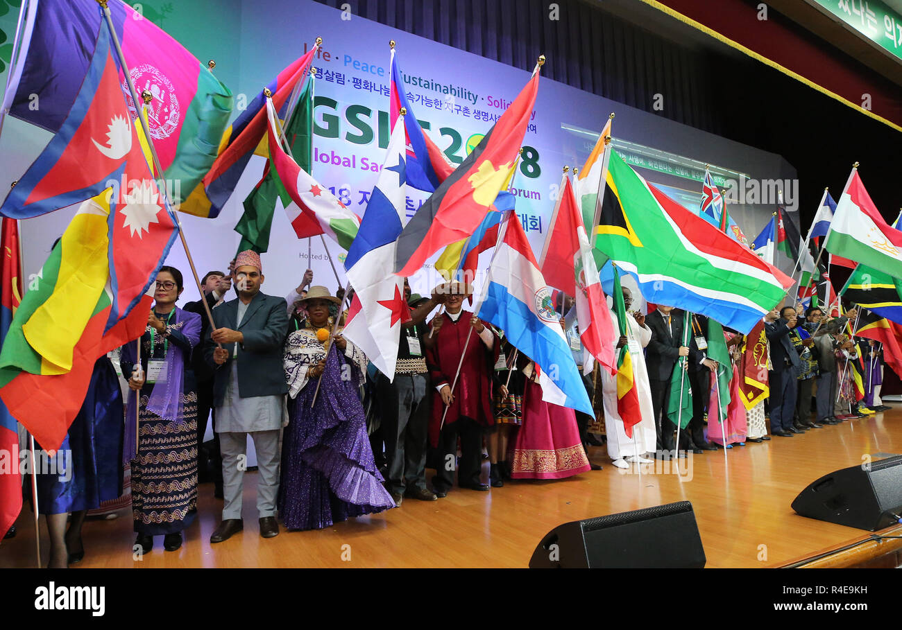 27th Nov, 2018. Saemaul leaders' forum opens Flagbearers from ...