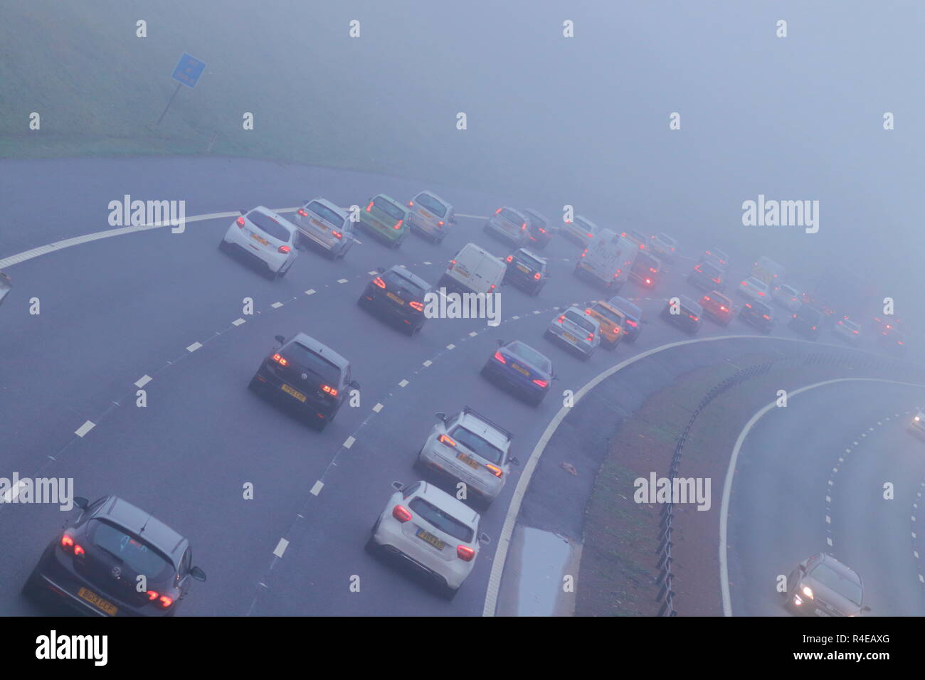 Leeds,West Yorkshire,UK. 27th November 2018. Motorists battle through ...