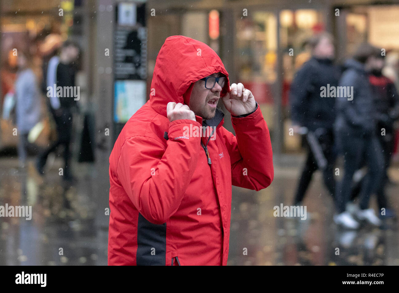 Southport, Lancashire, UK Weather. 27th Nov, 2018. Cold wet windy day ...
